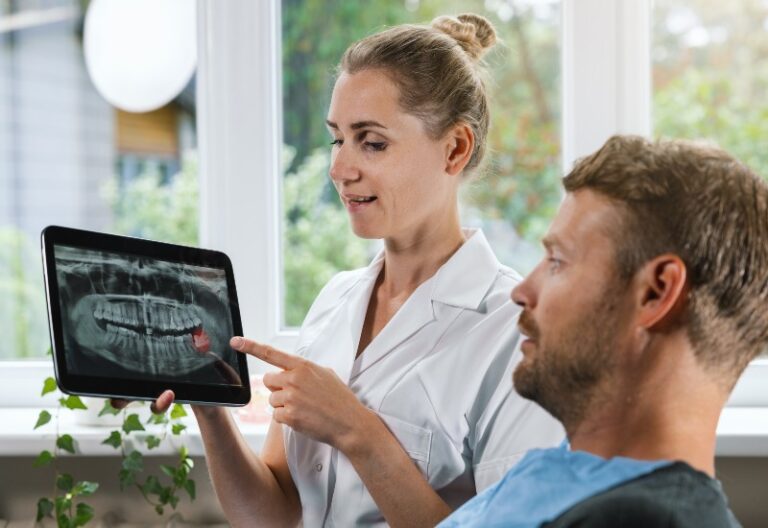 Causes and Signs of Impacted Wisdom Teeth